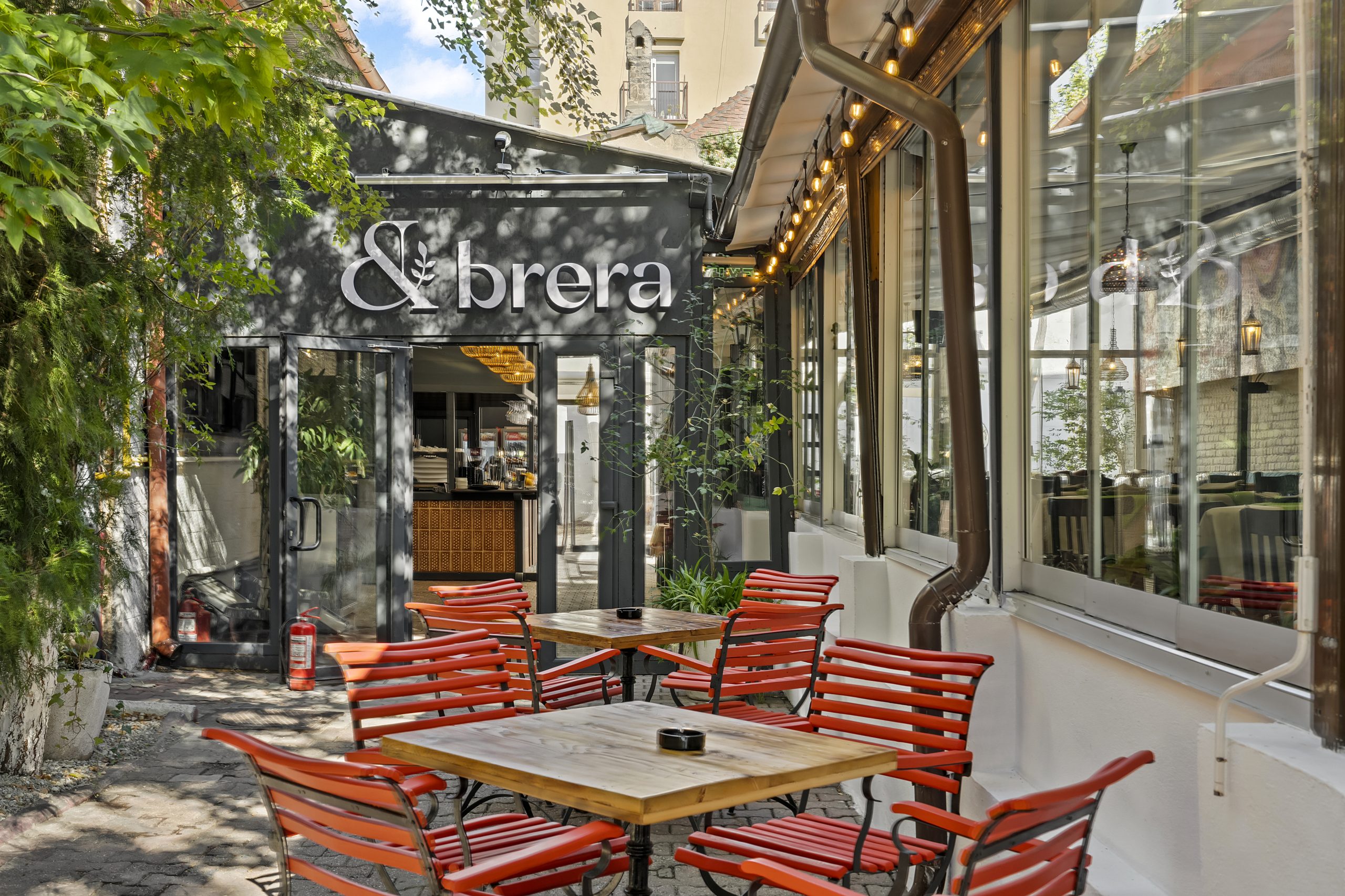 Restaurant cu gradina, in centrul Bucurestiului
